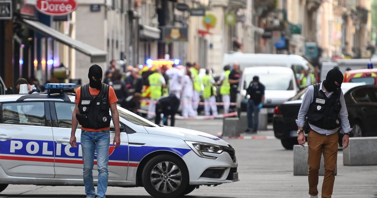 Manhunt Underway In Lyon, France, After Blast Leaves 13 Injured - CBS ...
