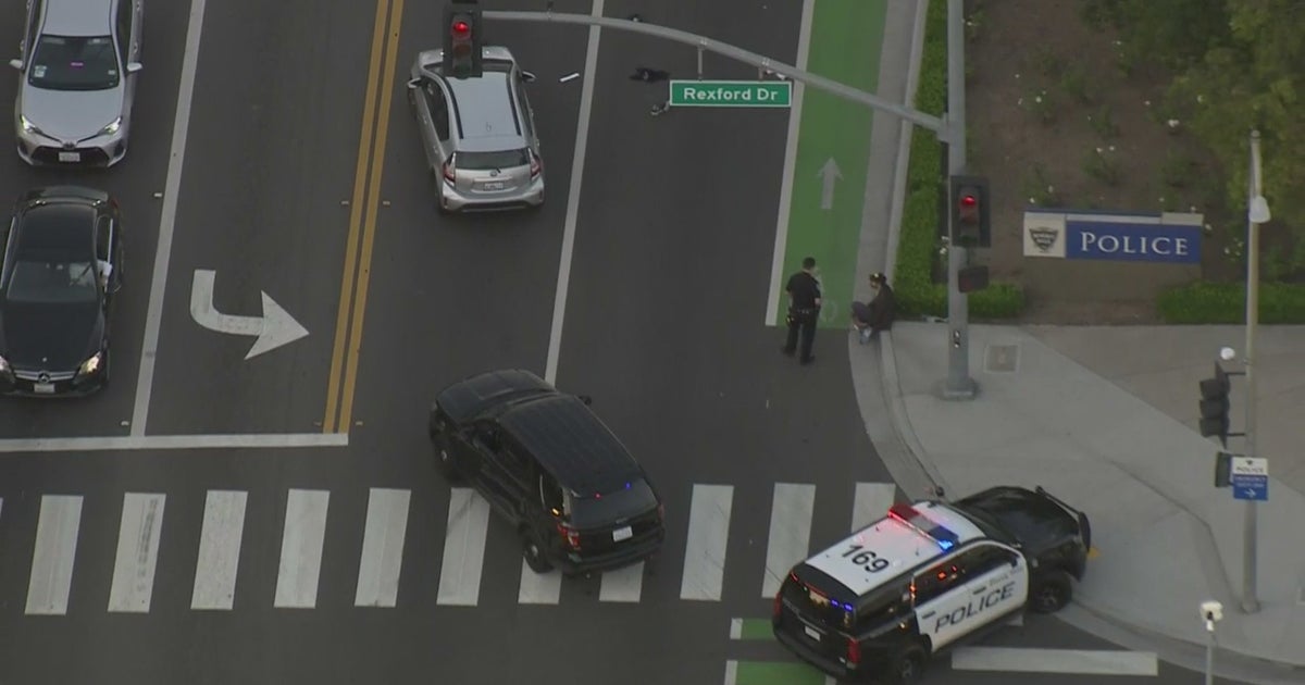 Traffic Collision Involving 2 Pedestrians Shuts Down Street In Beverly ...