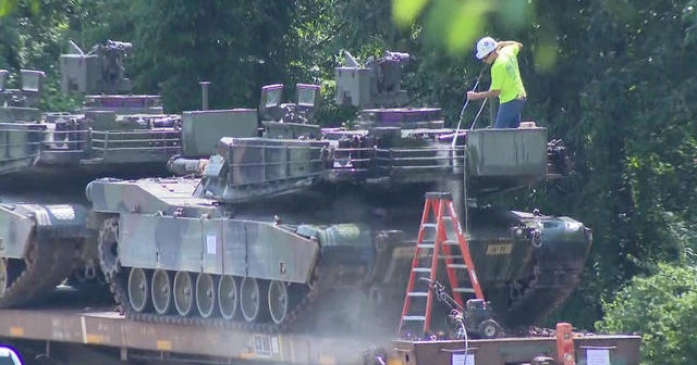 Trump gets tanks, flyover for July 4th celebration - CBS News