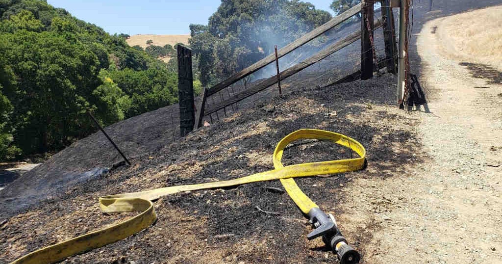 Crews Contain Brush Fire In Martinez - CBS San Francisco