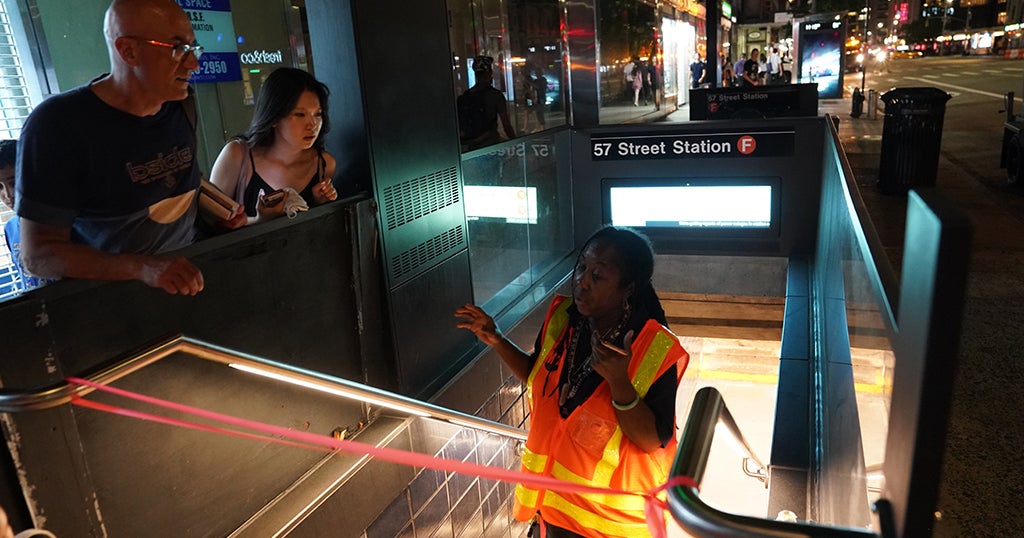 NYC Blackout: Subway Passengers Plunged Into Darkness During Manhattan ...