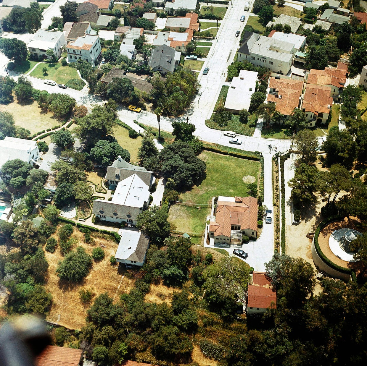 Manson murder house on sale in Los Angeles for $2 million - CBS News