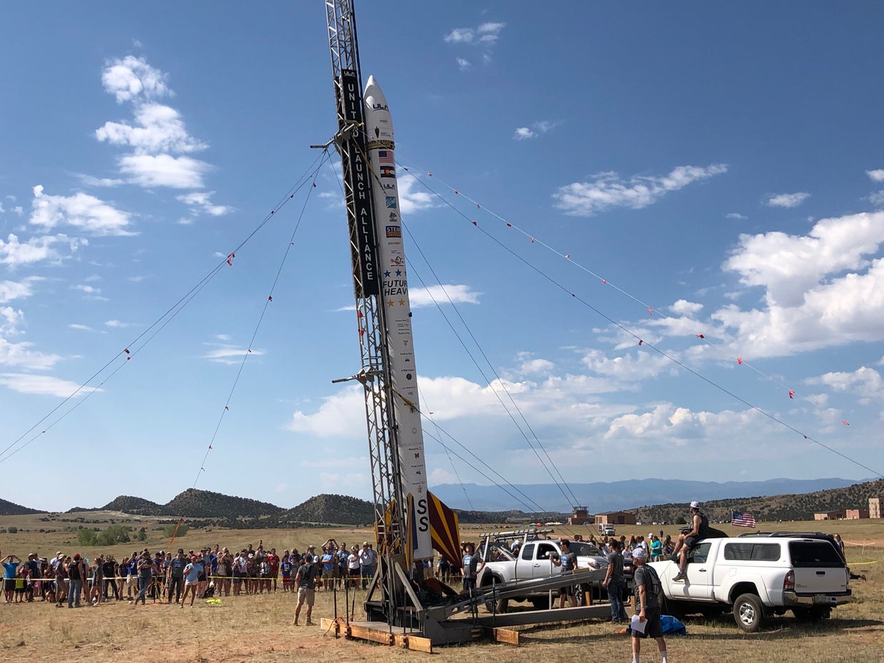 'Liftoff!': Colorado Students Launch Massive Sport Rocket - CBS Colorado