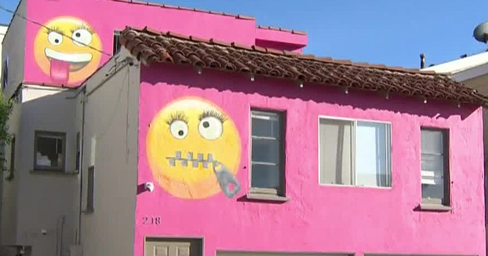 Manhattan Beach's 'Emoji House' Hits The Market For $1.7 Million - CBS ...