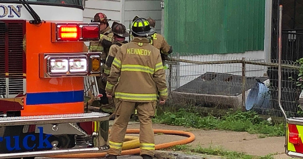 Crews Battle Fire In McKees Rocks - CBS Pittsburgh