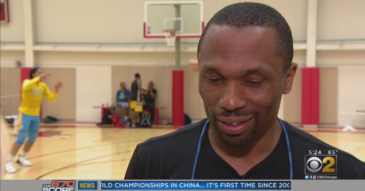 Wade Is Named WNBA's Coach Of The Year - CBS Chicago