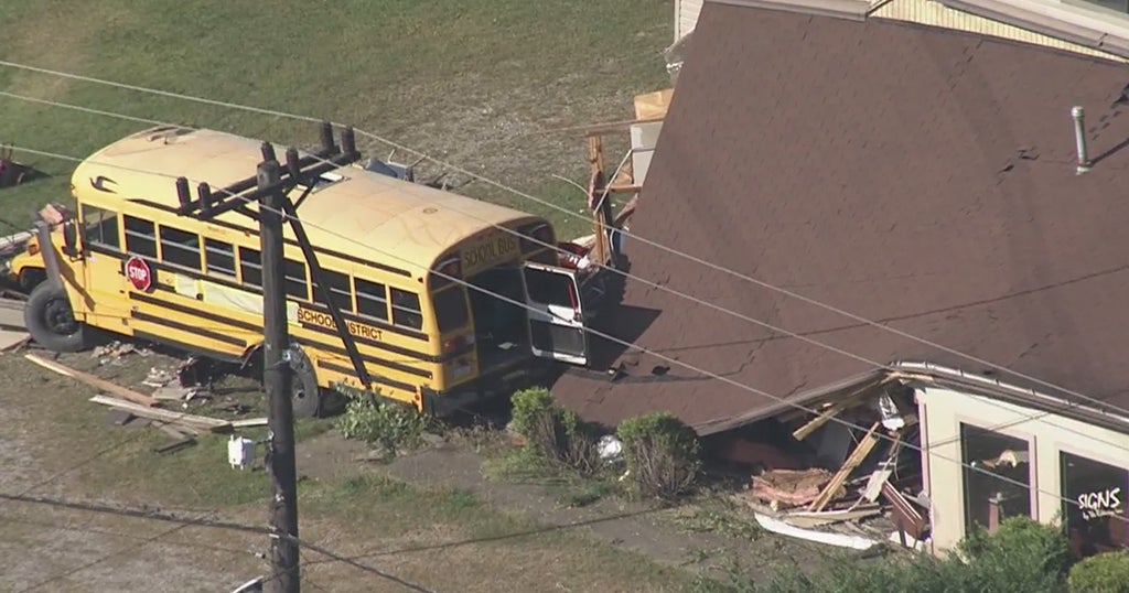 School Bus Hits Building In Findlay Township - CBS Pittsburgh