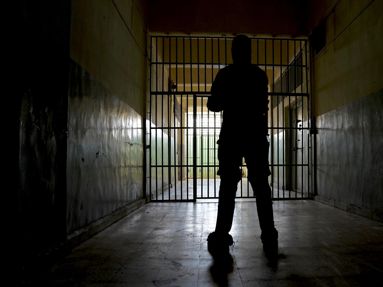 CBS News goes inside an overcrowded Syrian prison full of alleged ISIS ...