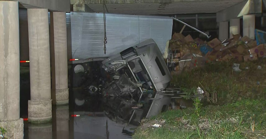 1 Injured After 18-Wheeler Goes Off Bridge And Into Creek In Kaufman ...