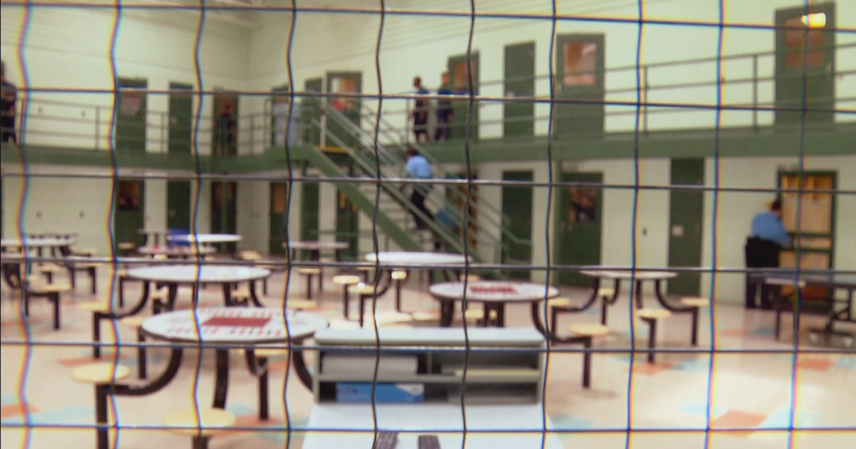 New ACLU Report On ICE Facility In Aurora Calls For Change - CBS Colorado