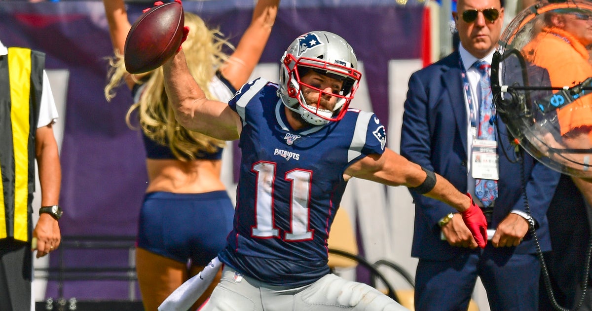 Julian Edelman Leaves Game Vs. Jets With Chest Injury Before Halftime ...