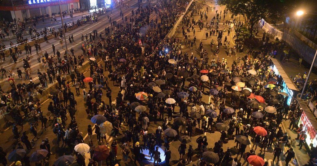Hong Kong protests today: Thousands rally to commemorate 2014 "Umbrella ...