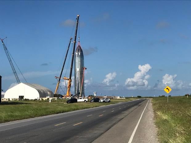 SpaceX "Starship": Elon Musk shows off next-generation prototype - CBS News