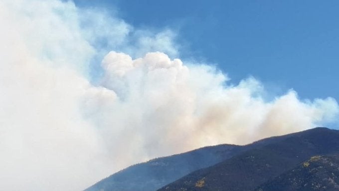 Wind Kicks Up Smoke From Growing Decker Fire Near Salida - CBS Colorado