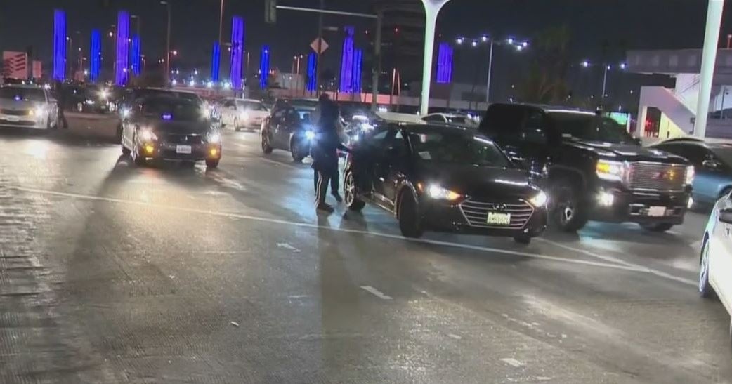 LAX Ramps Up For Holiday Travel Surge - CBS Los Angeles