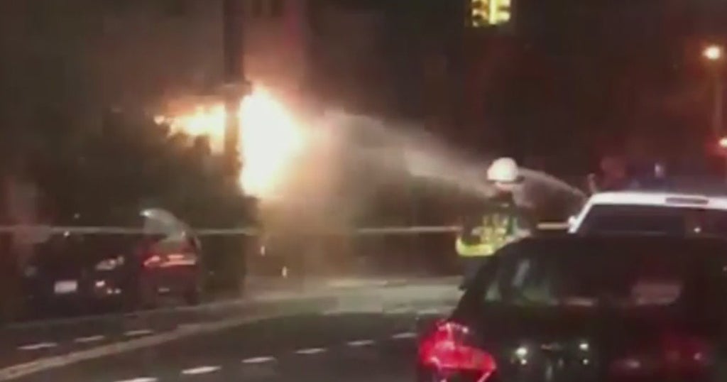 Crews Battle Manhole Fire In Brooklyn - CBS New York