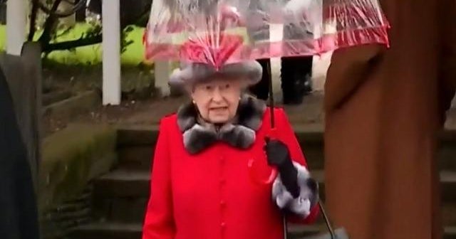 Queen Elizabeth II switching to faux fur - CBS News