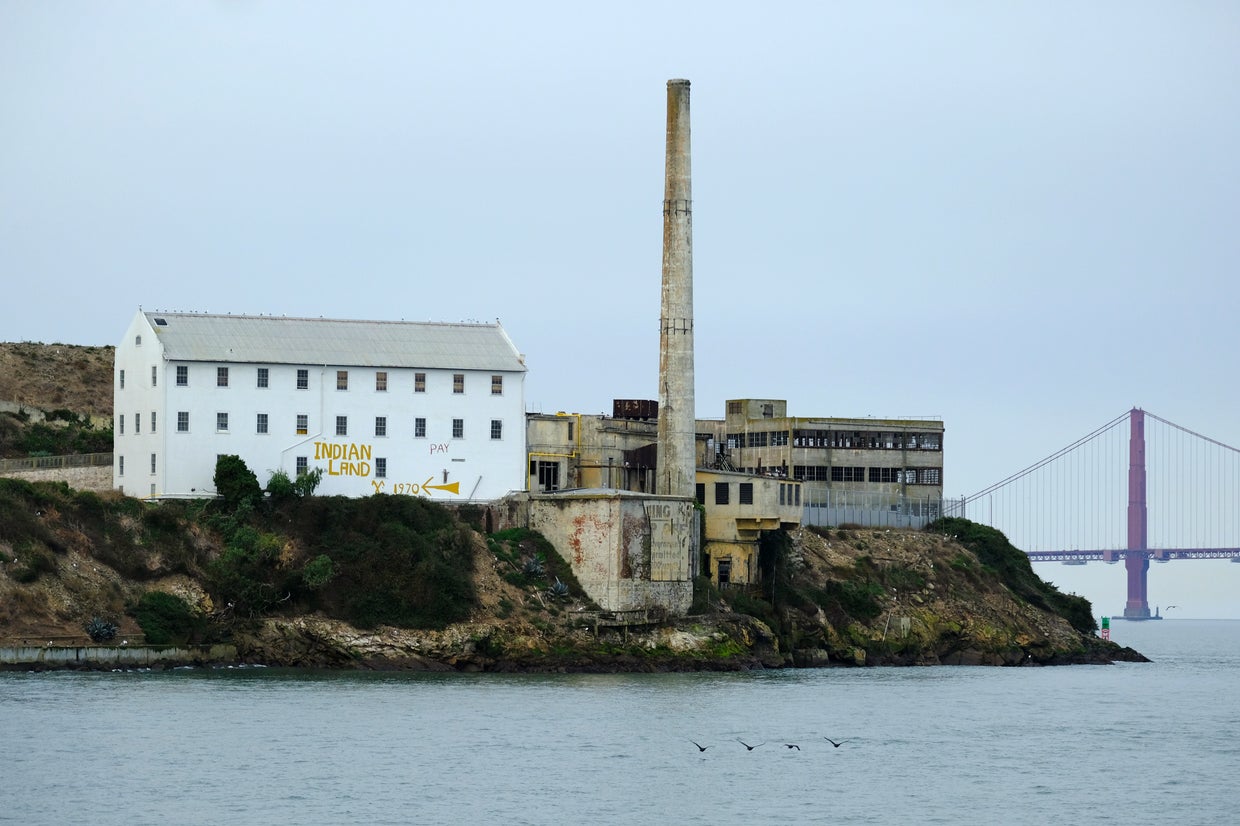 Native Americans Mark 50 Years Since Alcatraz Occupation - CBS San ...