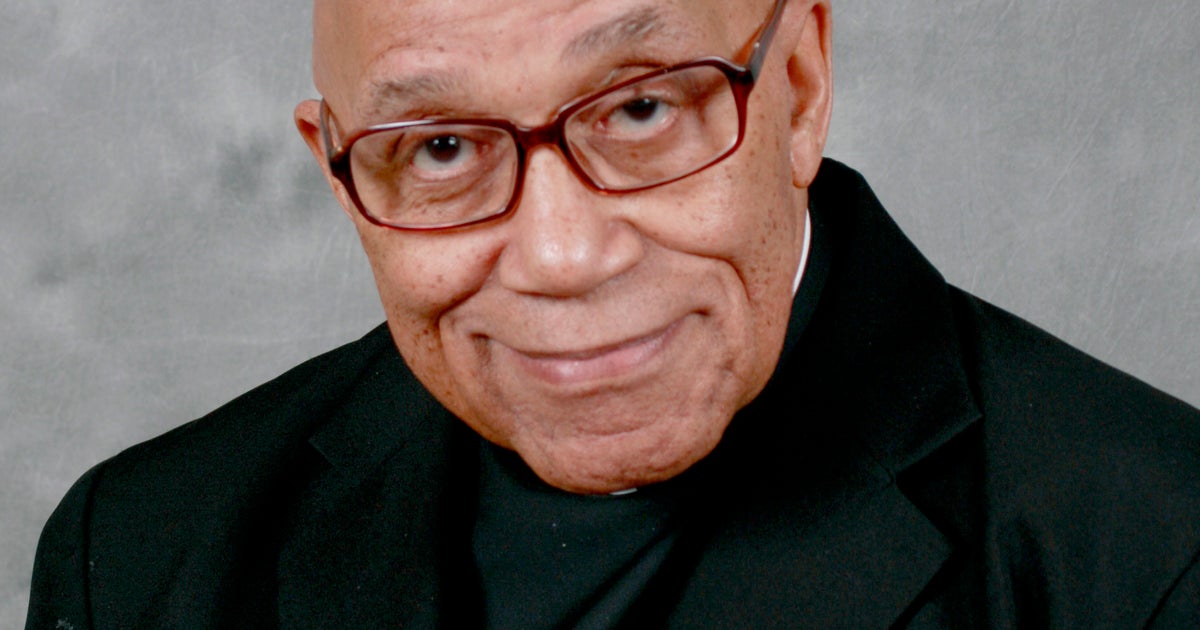 Remembering Father George Clements - CBS Chicago