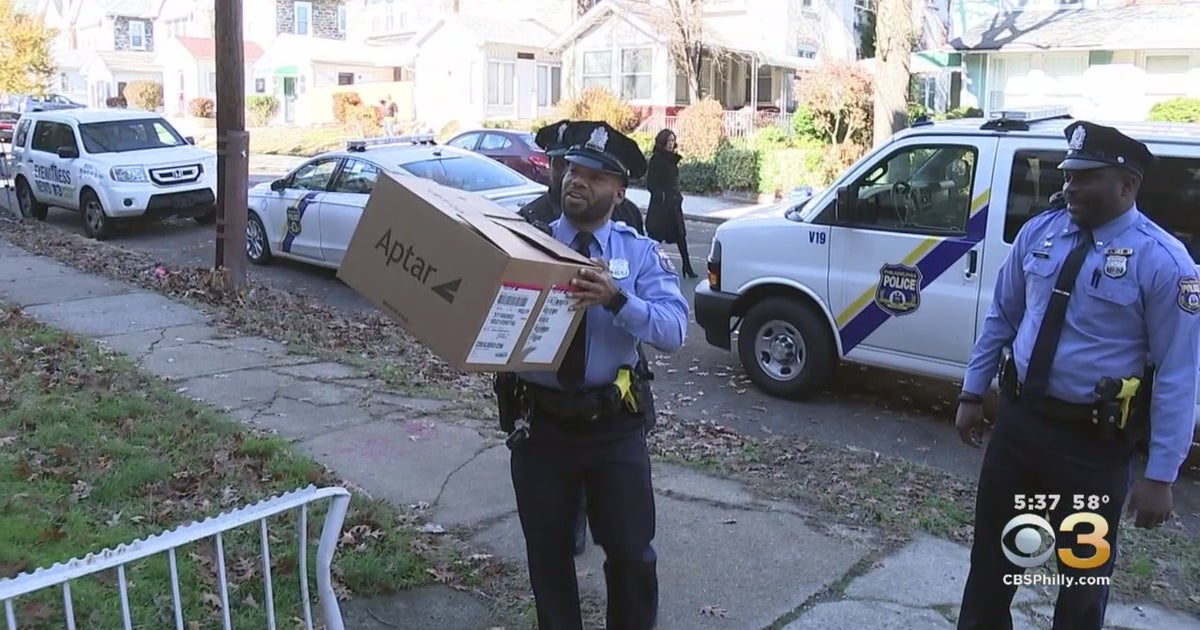 Philadelphia Police Department Bringing Joy And Thanksgiving Meals To ...