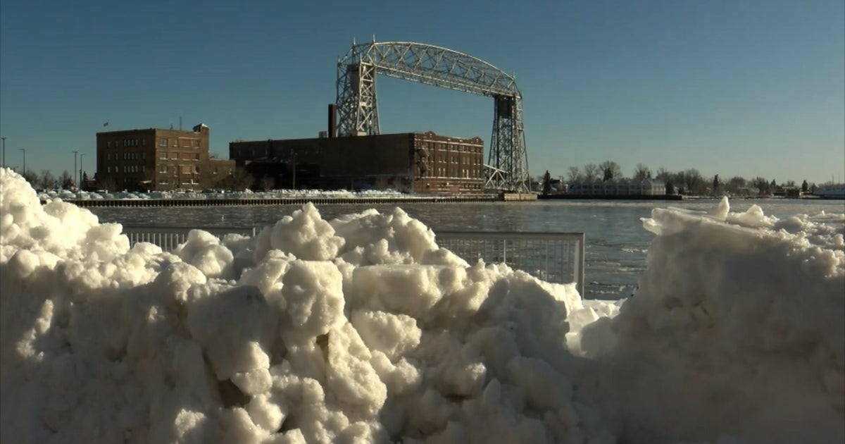Shipping Impeded In Duluth As Iconic Lift Bridge Is Stuck With Heavy ...