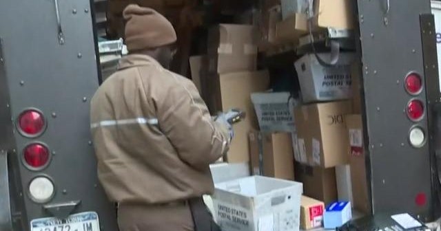 New Yorkers stepping up fight against delivery thieves - CBS News