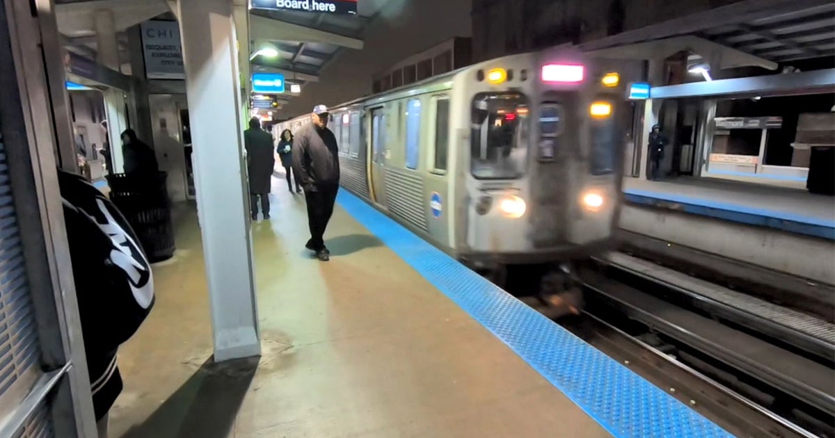 CTA And Metra Offering Free Rides Through New Year's Day - CBS Chicago