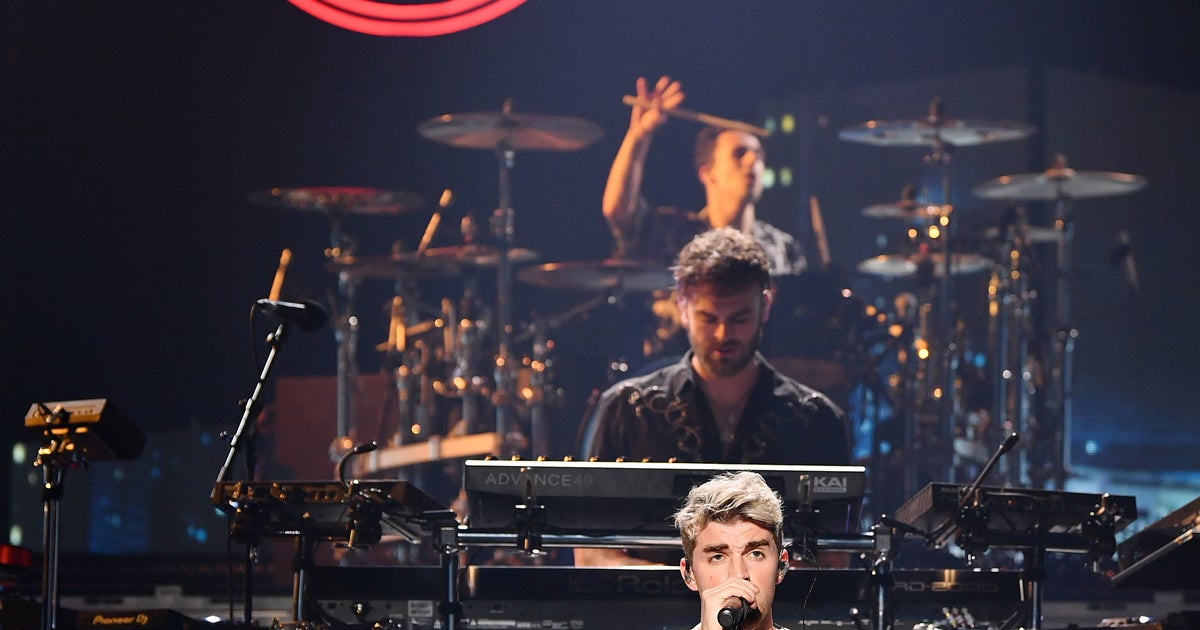 PIX: The Chainsmokers Perform Exclusive Concert Ahead Of Super Bowl 54