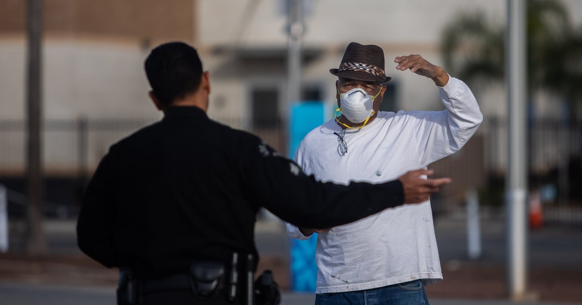 LAPD Officers Required To Wear Face Masks In Public During Coronavirus ...