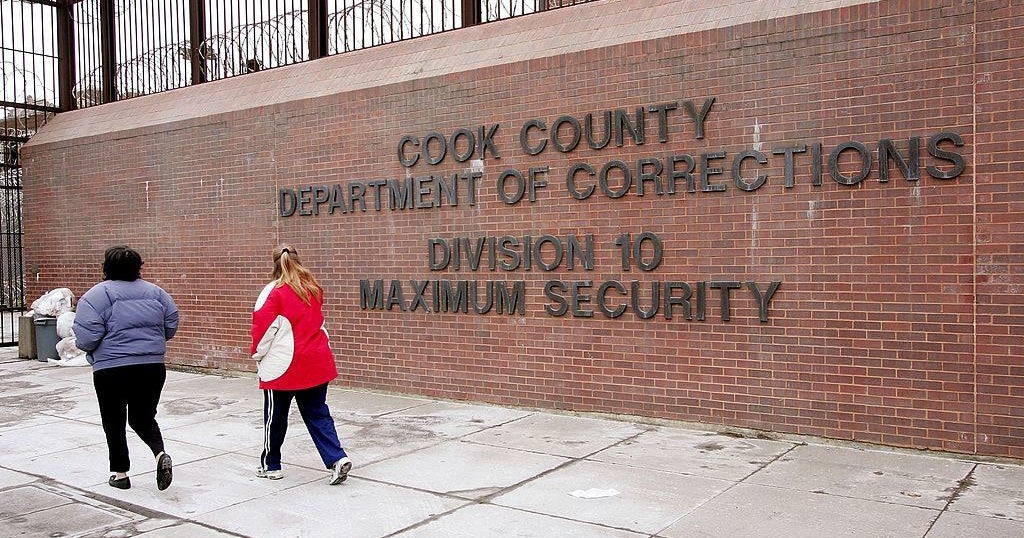 "We're at war with no weapons": Coronavirus cases surge inside Chicago ...