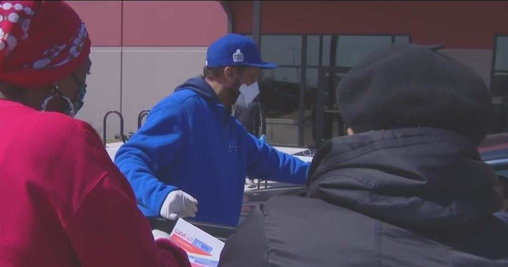 Ald. Anthony Beale Joins Volunteers To Give Away Masks On Far South ...