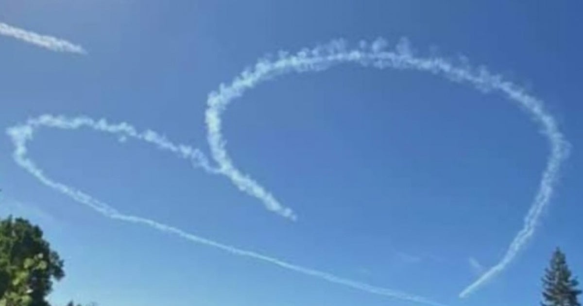 Pilots Create Aerial Hearts To Show Appreciation For Essential Workers ...