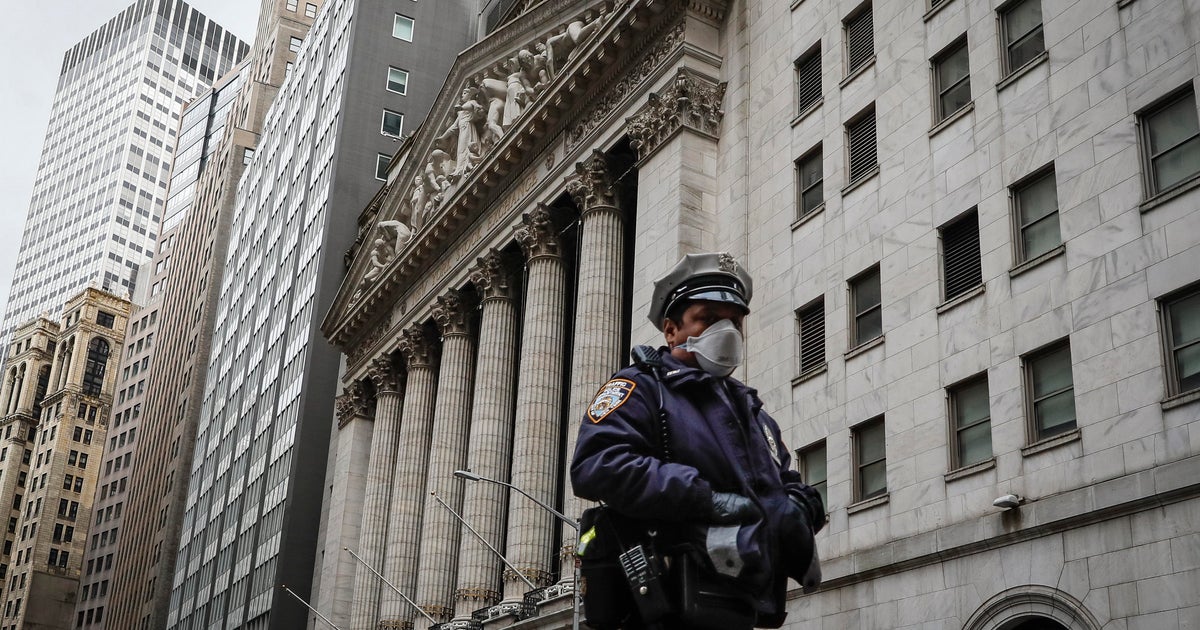 NYPD officers fan out across New York City to enforce social distancing ...