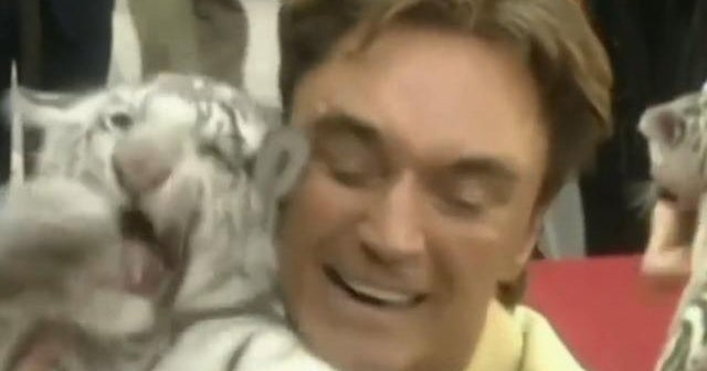 Roy Horn of Siegfried & Roy dies from coronavirus - CBS News