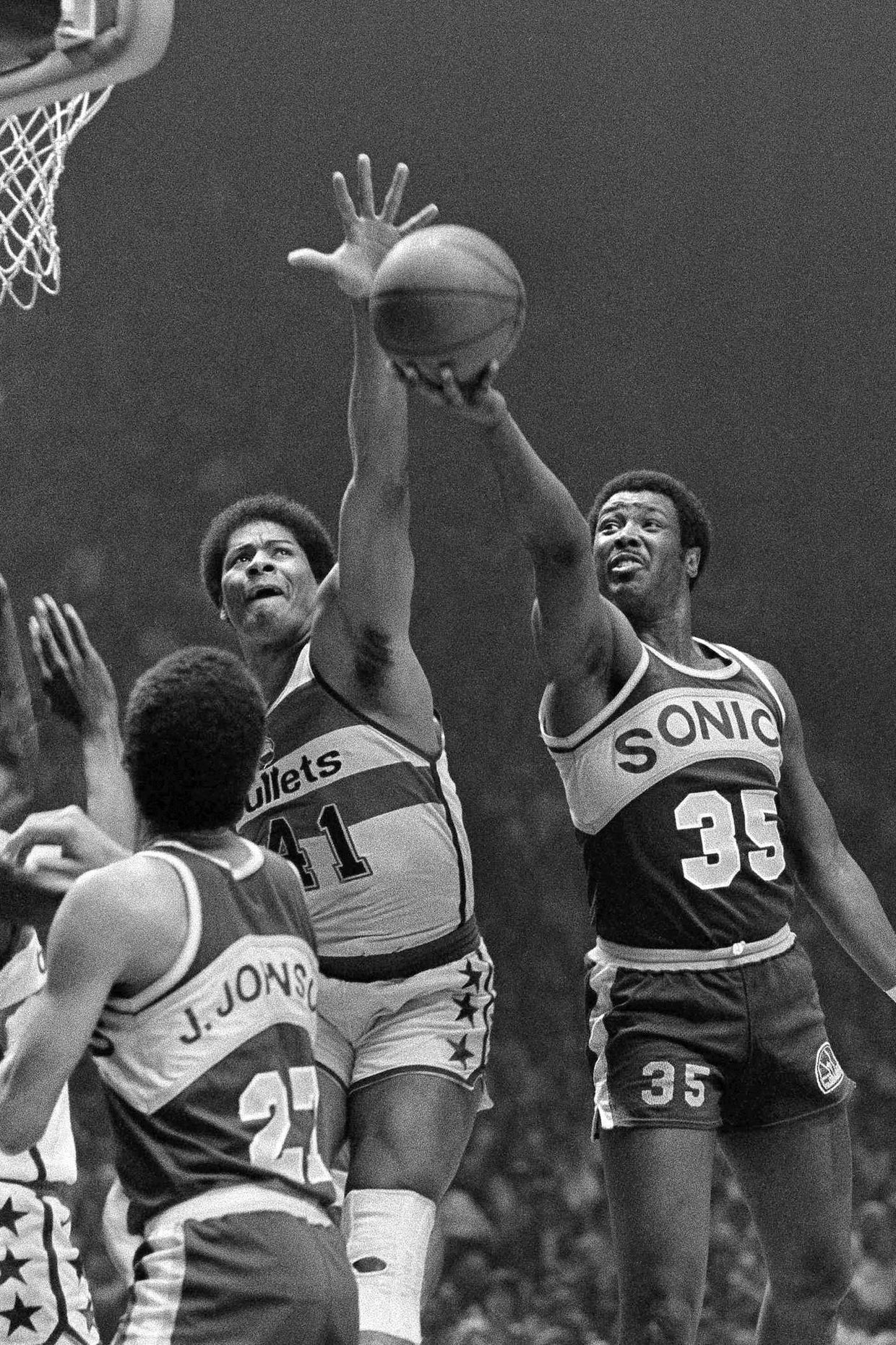 Wes Unseld died: NBA Rookie of Year and MVP in 1969 dead at 74 - CBS News