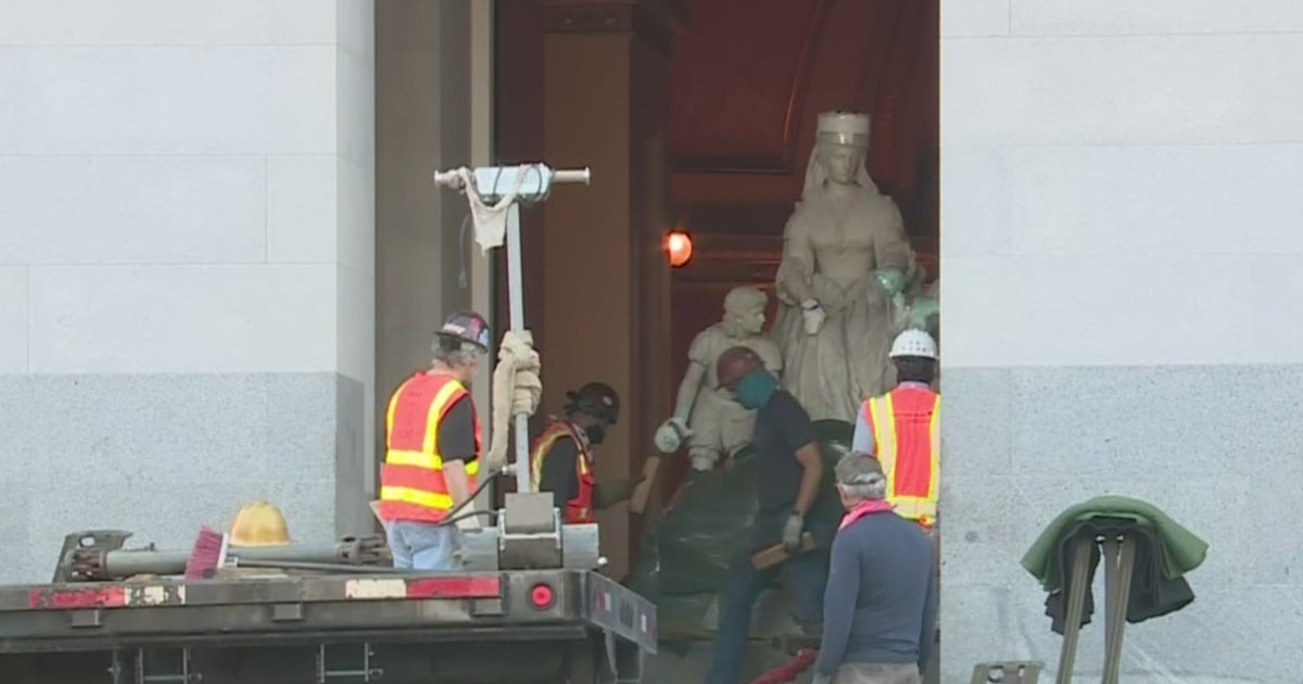 Crews Remove California State Capitol Christopher Columbus Statue - CBS Sacramento