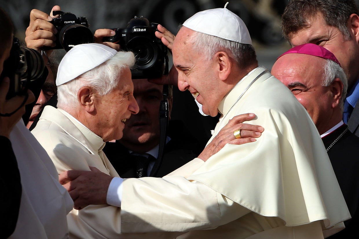 Former Pope Benedict XVI, first pope in centuries to resign, dies at ...