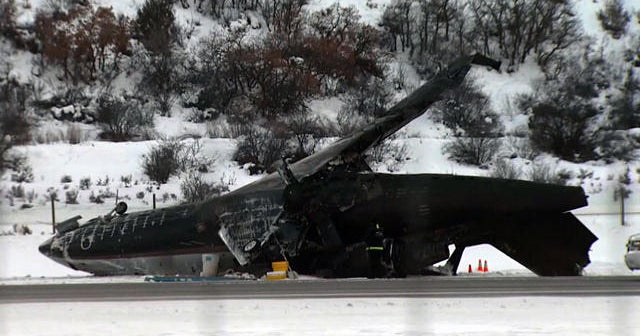 Aspen, Colo. jet crash kills one, injures two - CBS News