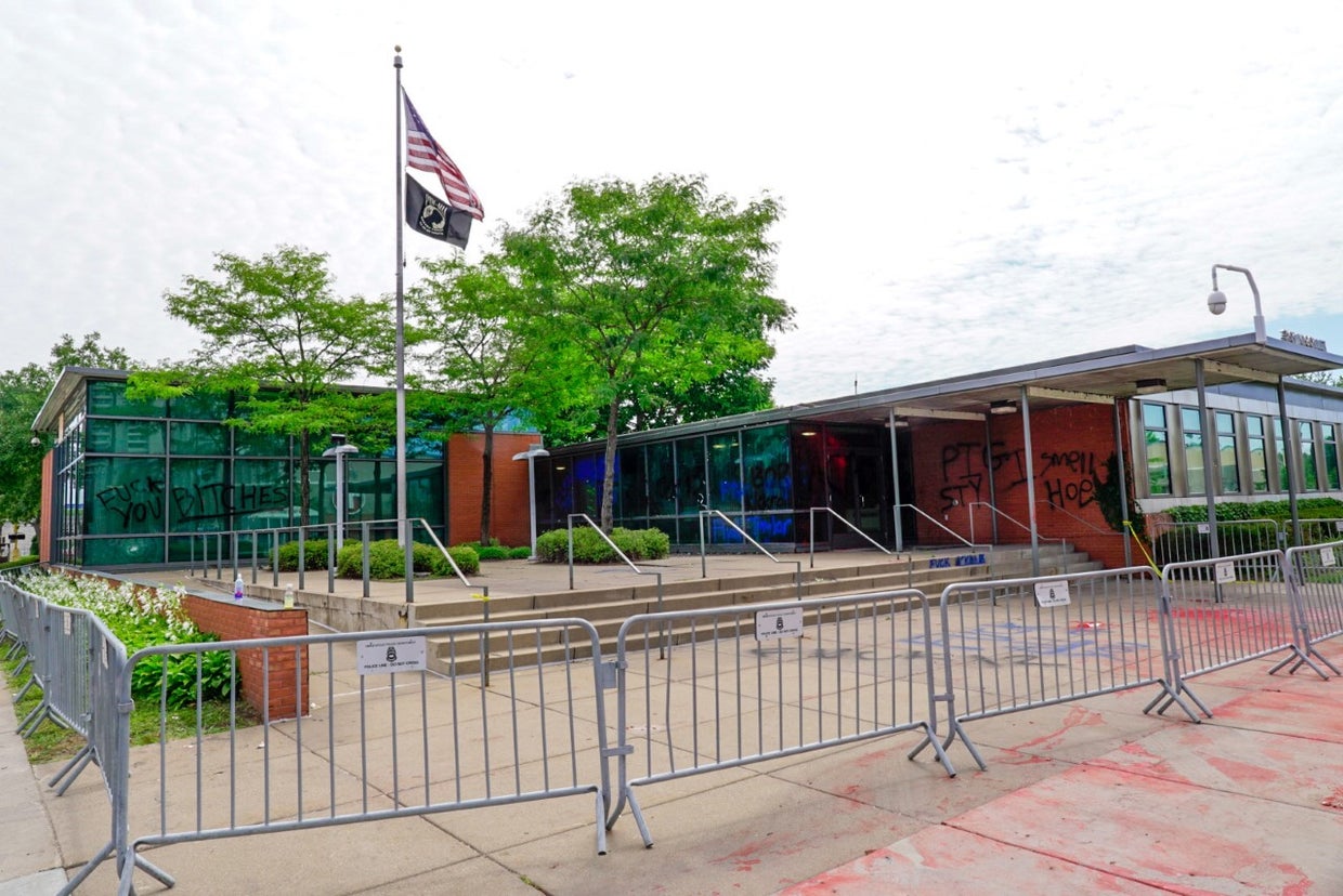 Protesters Vandalize Minneapolis 5th Precinct, Shoot Fireworks At ...