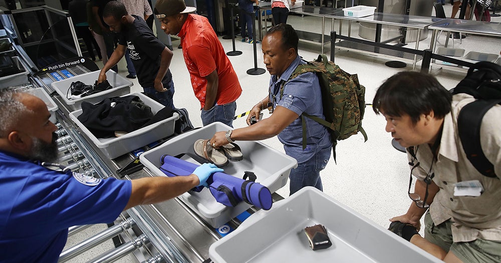 $33,000 Left Behind In Unclaimed Cash At LAX Security Checkpoints - CBS ...