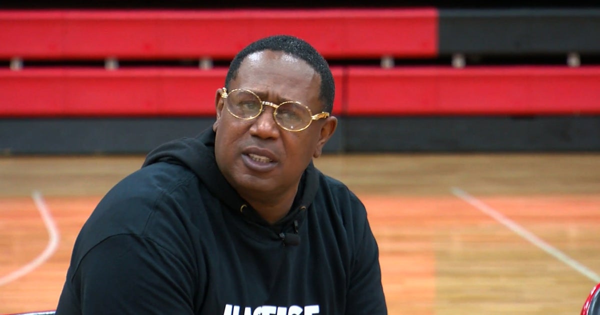 Percy 'Master P' Miller Leads Minnehaha Academy Basketball Team In ...