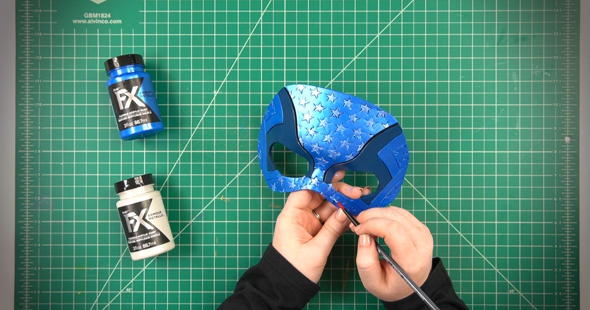 Make Your Own 'Stargirl' Cosplay Mask - CW Atlanta
