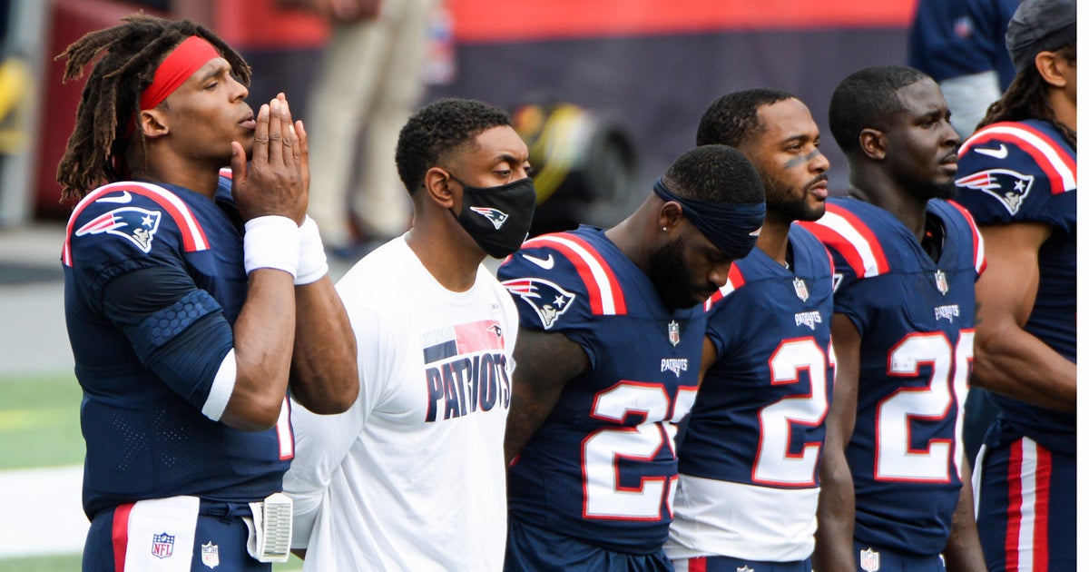 Patriots Stand Together For 'Lift Every Voice And Sing' Prior To Week 1 ...