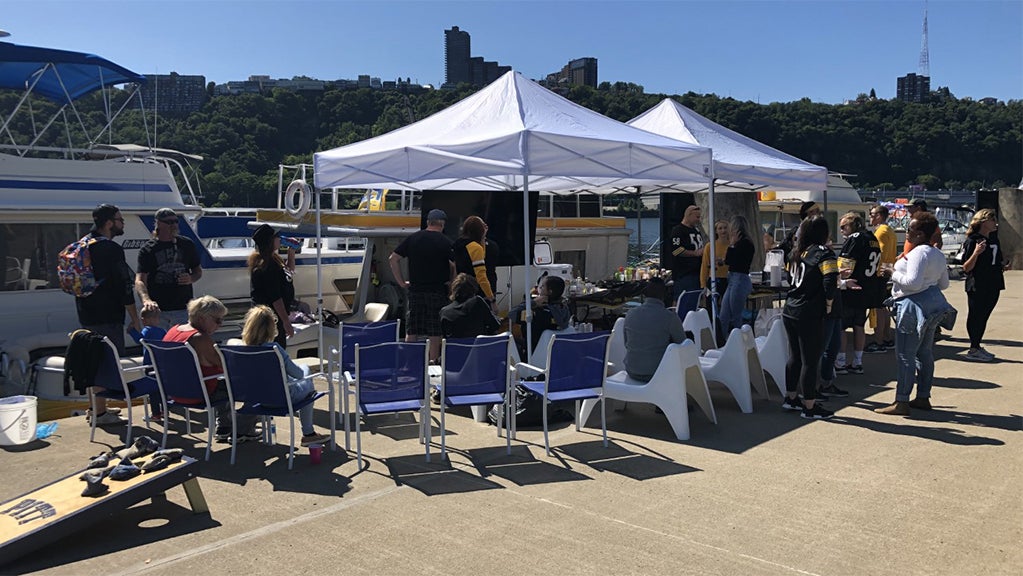 Steelers Fans Hold Tailgate Party For 2020 Home Opener, No Masks ...