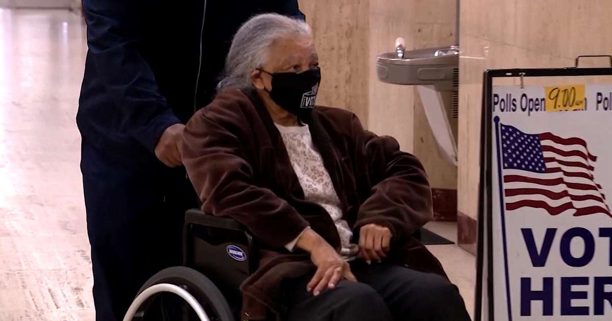 94-Year-Old Mildred Madison Traveled 300 Miles From Chicago Area To ...