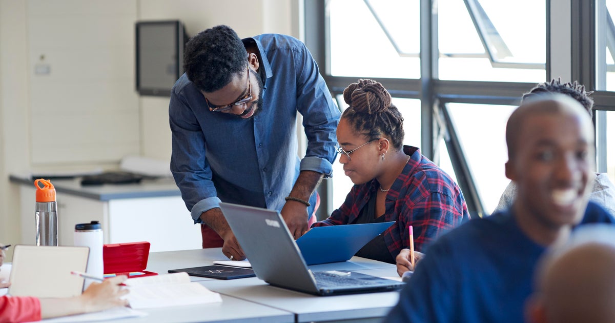 College applications slide, especially for low-income students - CBS News