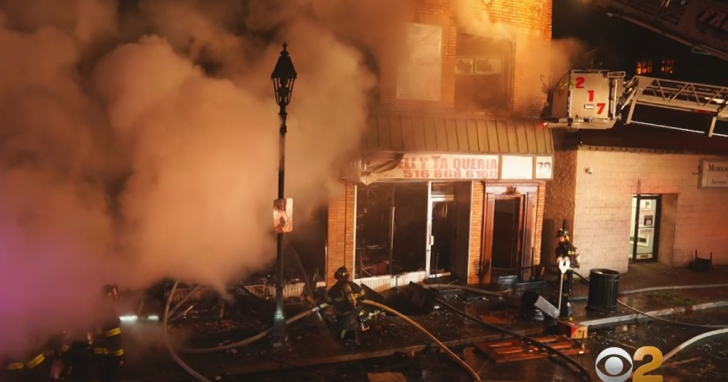 2-Alarm Fire Destroys Freeport Storefront - CBS New York