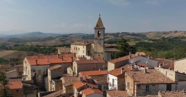 Italian town offers free vacations - CBS News