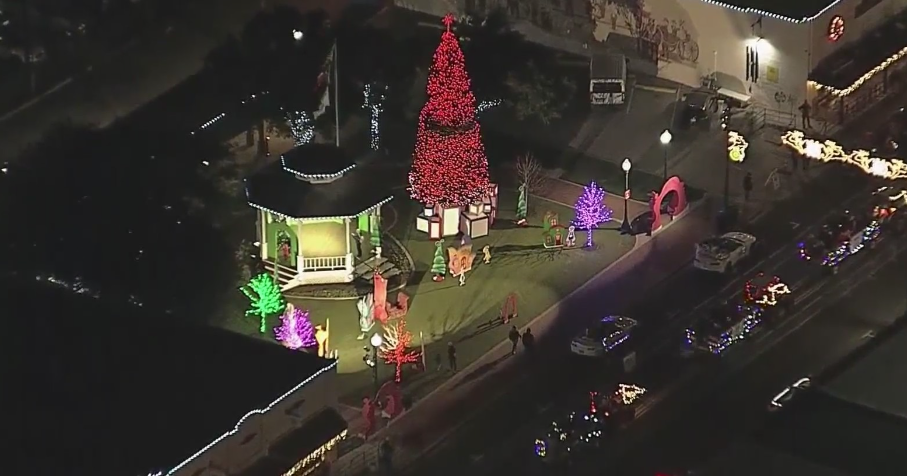 Pandemic Doesn't Stop Grapevine's Lighted Christmas Parade, But Does ...