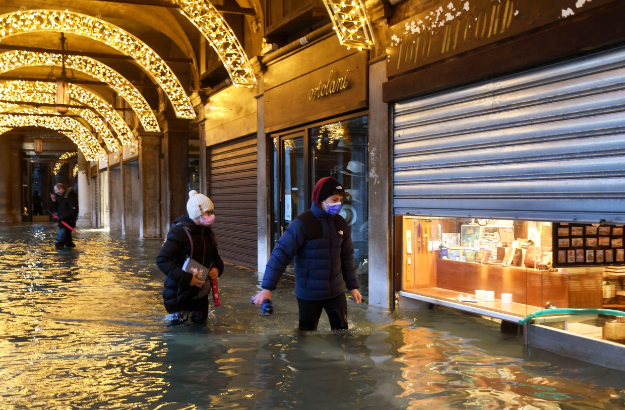 Venice flooded as new $8 billion dam system fails to activate - CBS News